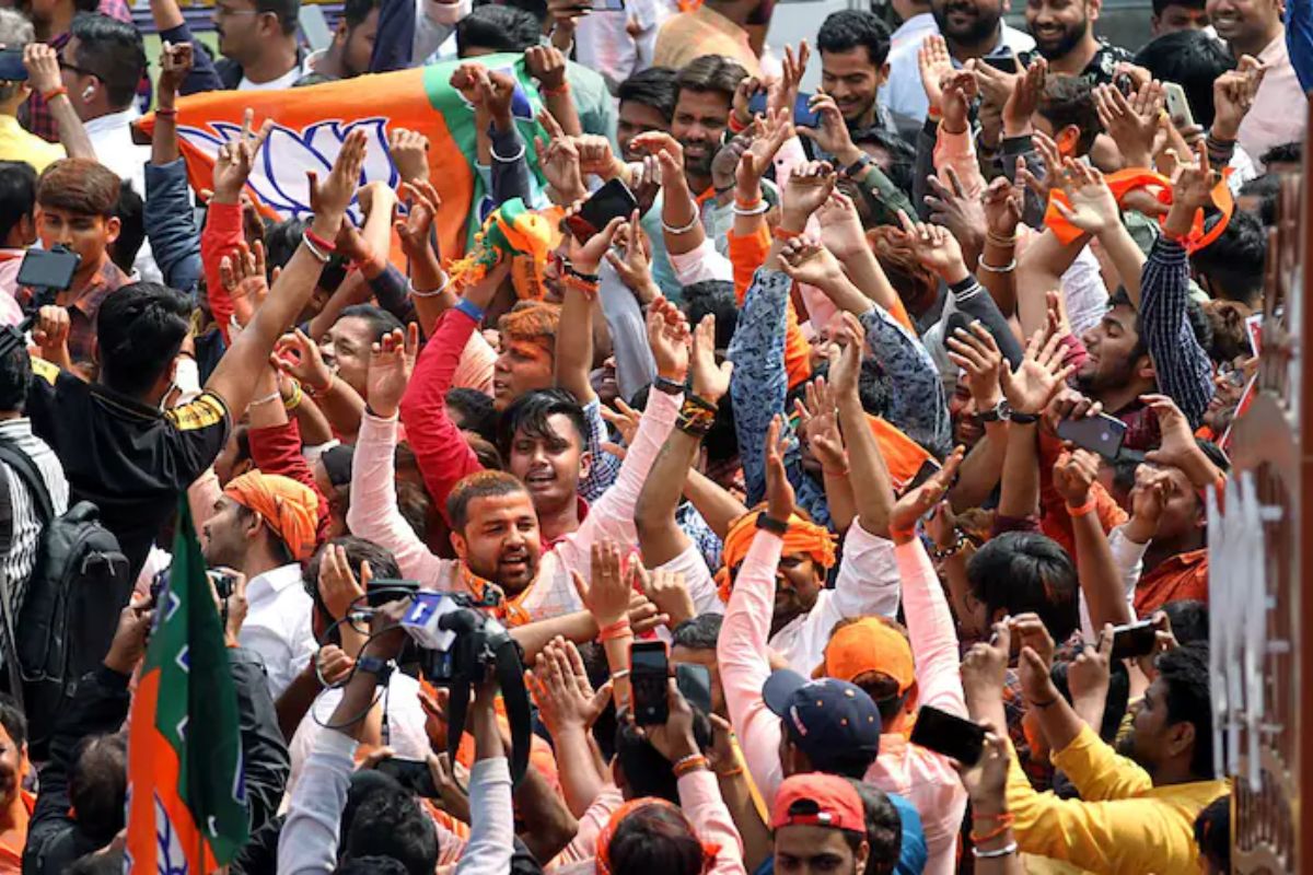 UP Exit Poll: उत्तर प्रदेश के एग्जिट पोल के बाद बीजेपी में जबरदस्त ...
