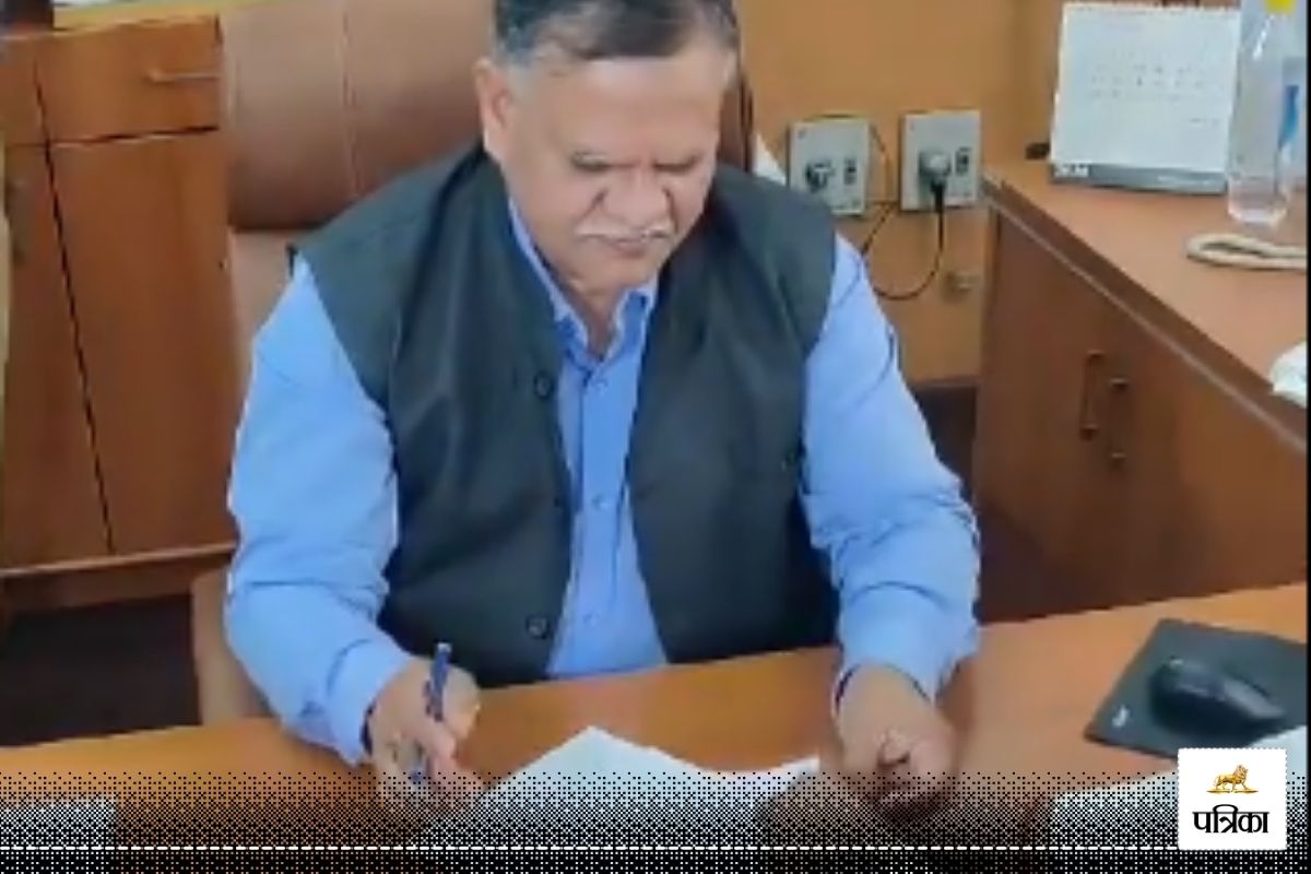 UP New Chief Secretary: IAS दुर्गा शंकर मिश्रा का नहीं बढ़ा कार्यकाल ...