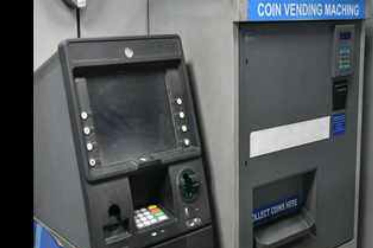 अजब-गजब: सीतापुर में ATM मशीन उखाड़ ले गए चोर, जांच में जुटी पुलिस | UP ...