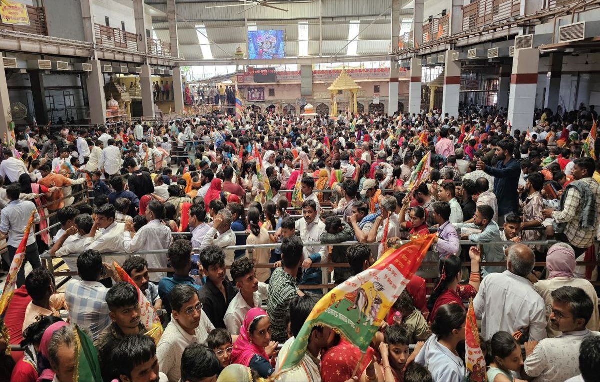 बाबा रामदेव समाधि के दर्शन करने उमड़ा भक्तों का सैलाब | A Crowd Of ...