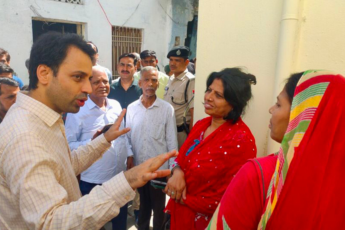 IAS Arvind Poswal: राजस्थान में यहां गलियों में पहुंचे कलक्टर साहब ...