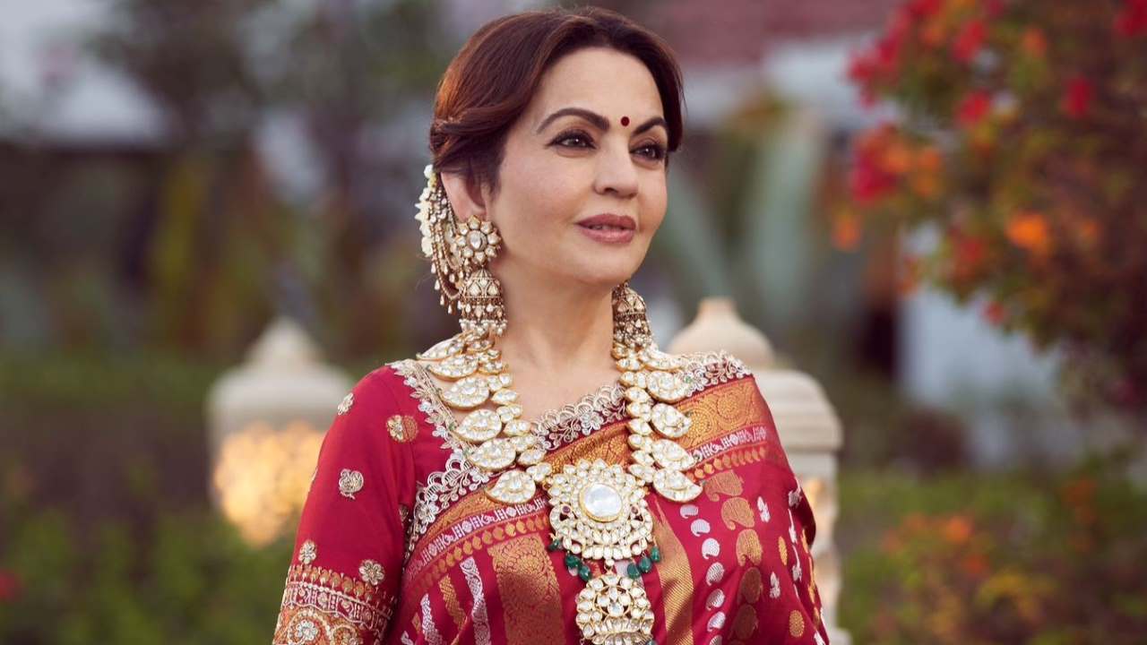 Nita Ambani: बाबा विश्वनाथ को अनंत-राधिका की शादी का निमंत्रण देने काशी ...