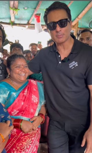 ‘कुमारी आंटी’ से मिले Sonu Sood, लोगों ने लिया घेर, वीडियो हो गया वायरल ...