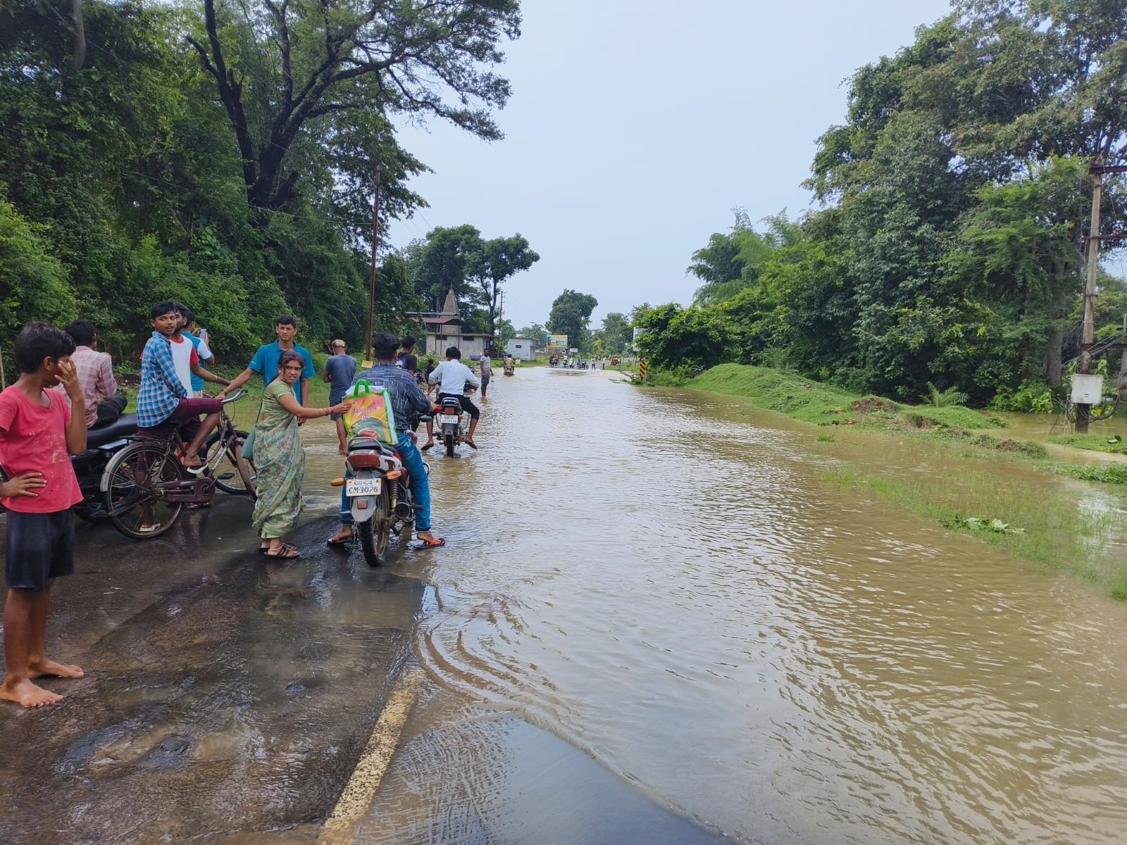 Heavy Rain-कंजई नाला ऊफान पर, दो घंटे बालाघाट-सिवनी का टूटा रहा सडक़ ...