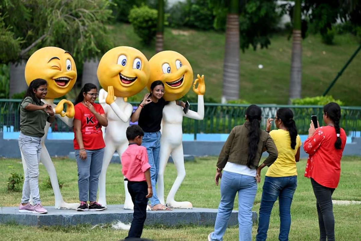 Lucknow Happiness Park 2024: लखनऊ का हैप्पीनेस पार्क बना आकर्षण का केंद्र, जानें खास बातें ...