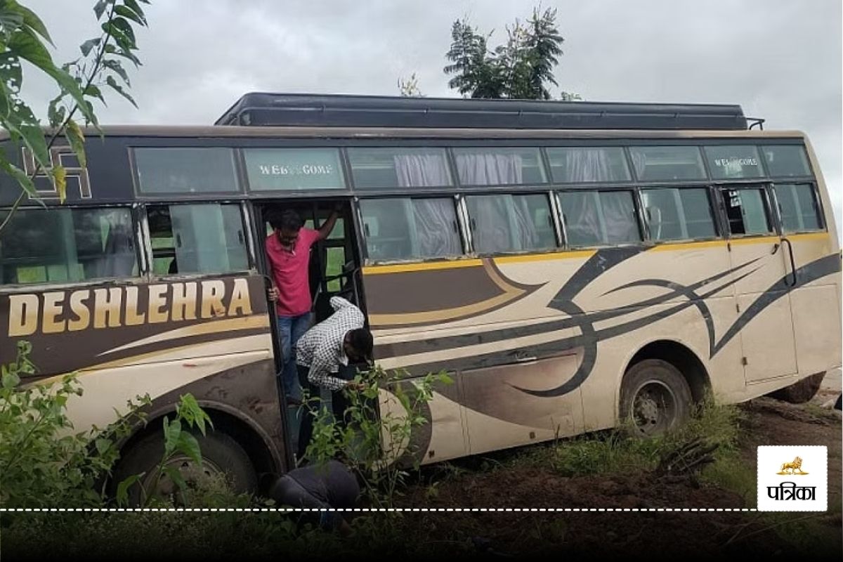 Bus Accident: बस्तर में बड़ा हादसा… अनियंत्रित होकर खेत में जा घुसी तेज रफ़्तार बस, यात्रियों ...