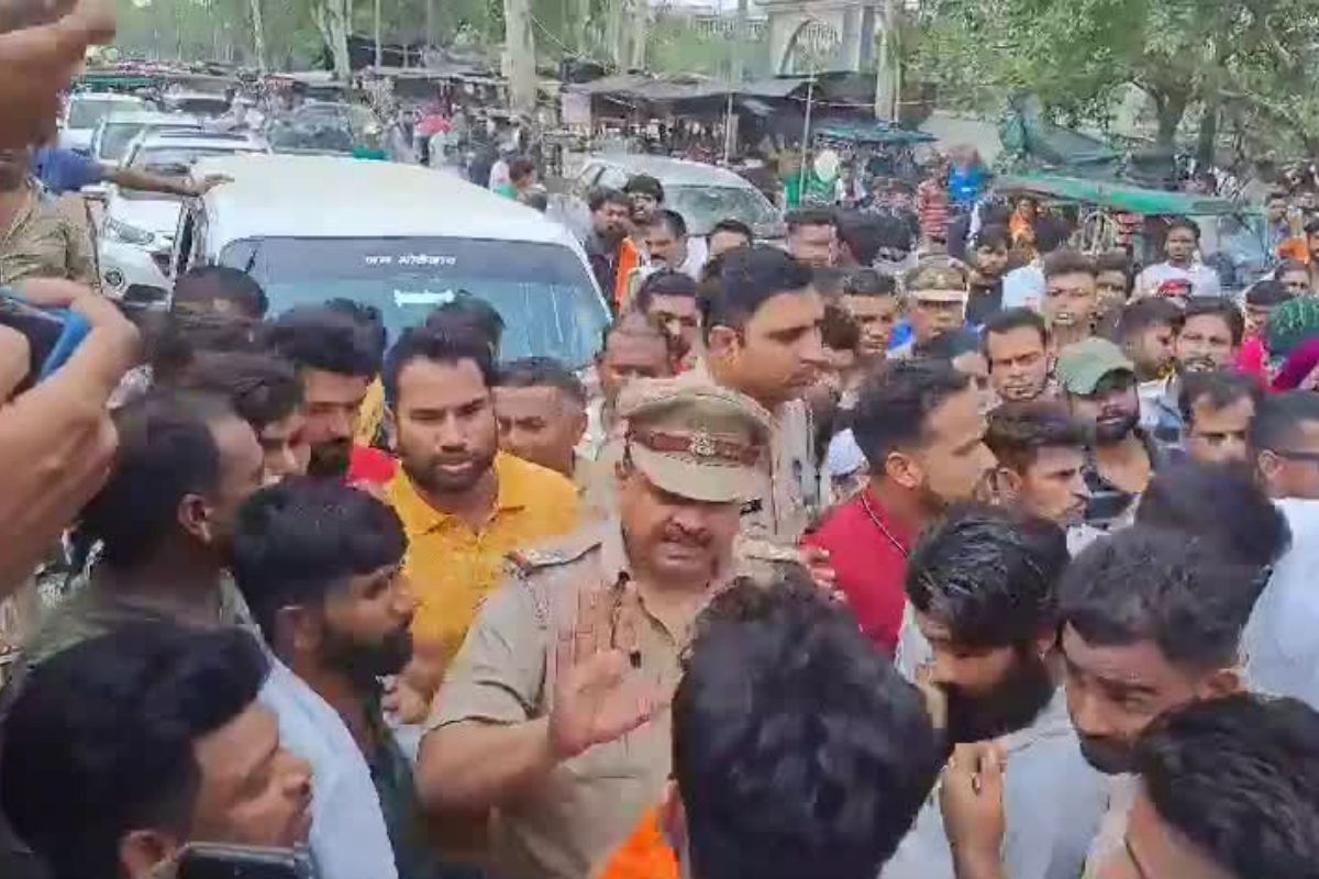 Meerut Murder Case: मेरठ में बच्ची की निर्मम हत्या से गुस्साए ग्रामीण ...