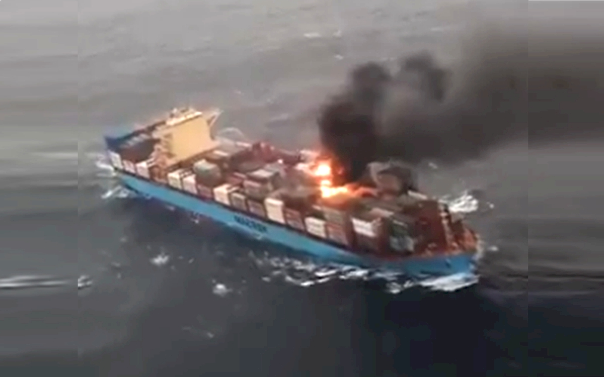 कारवाड़ के पास समुद्र में कंटेनर कार्गो मर्चेंट जहाज में भीषण आग लगी ...