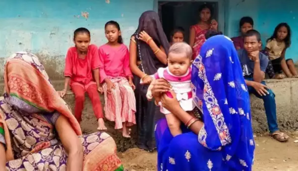 पांच मौतों से पूरा गांव गमगीन, पिता को याद कर बिलख रहे 7 बच्चे ...