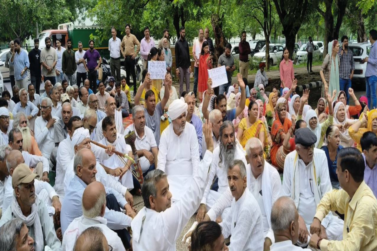 पानी की समस्या, जल भराव से हुई मौत के ख़िलाफ़ ग्रामीणों का प्रदर्शन ...