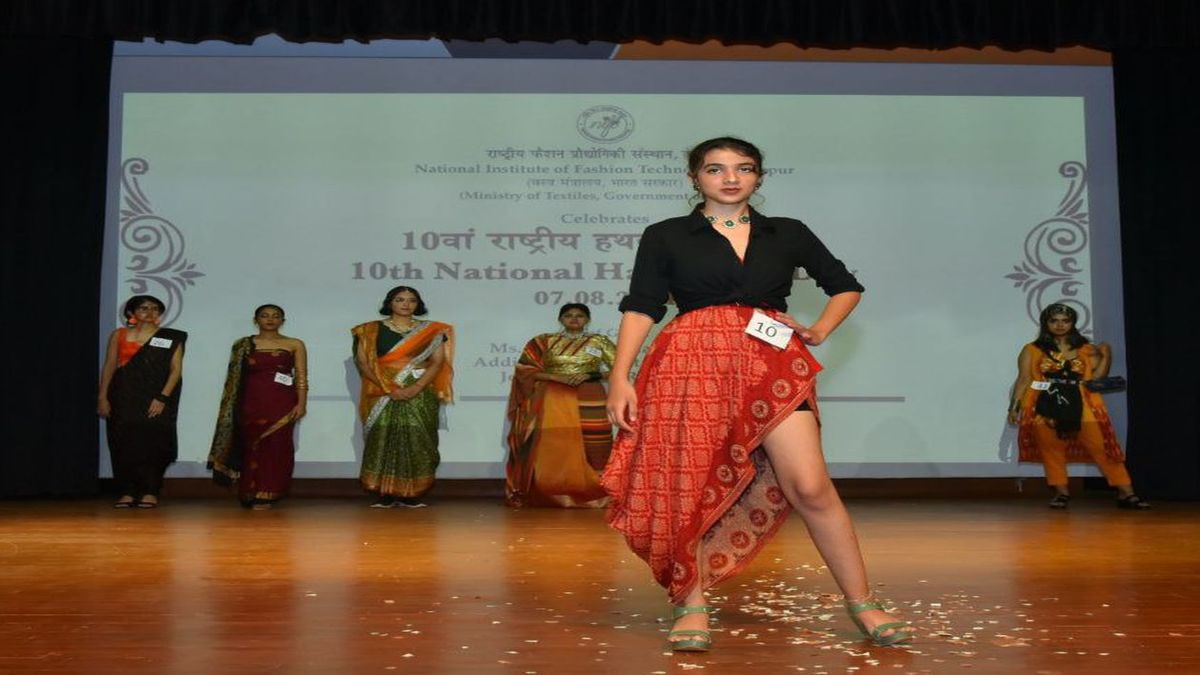 NIFT: रैंप पर हैंडलूम फैशन शो, छात्राओं ने बिखेरे जलवे | NIFT: Handloom ...