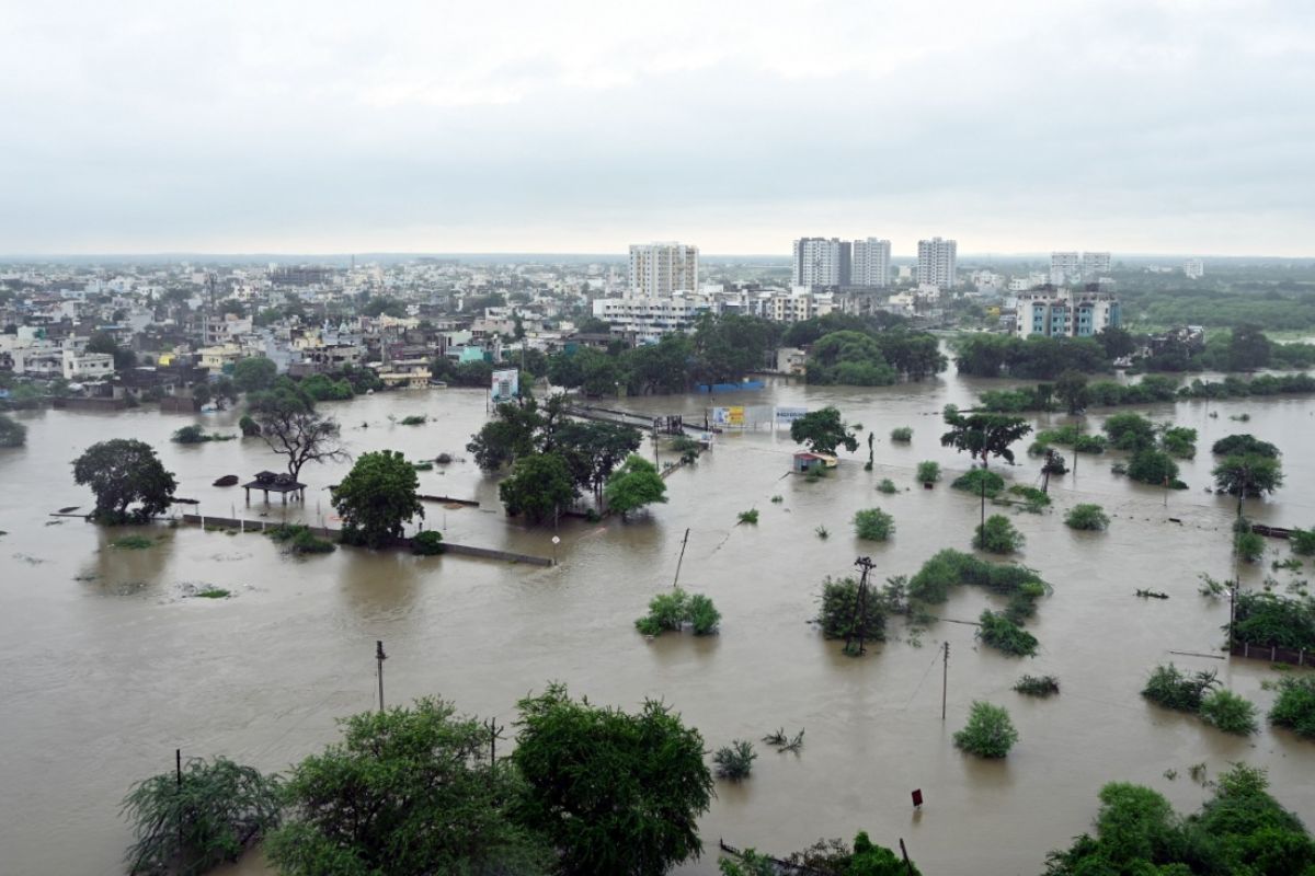 Heavy Rainfall: बारिश के अलर्ट के बाद अधिकारियों-कर्मचारियों के अवकाश ...