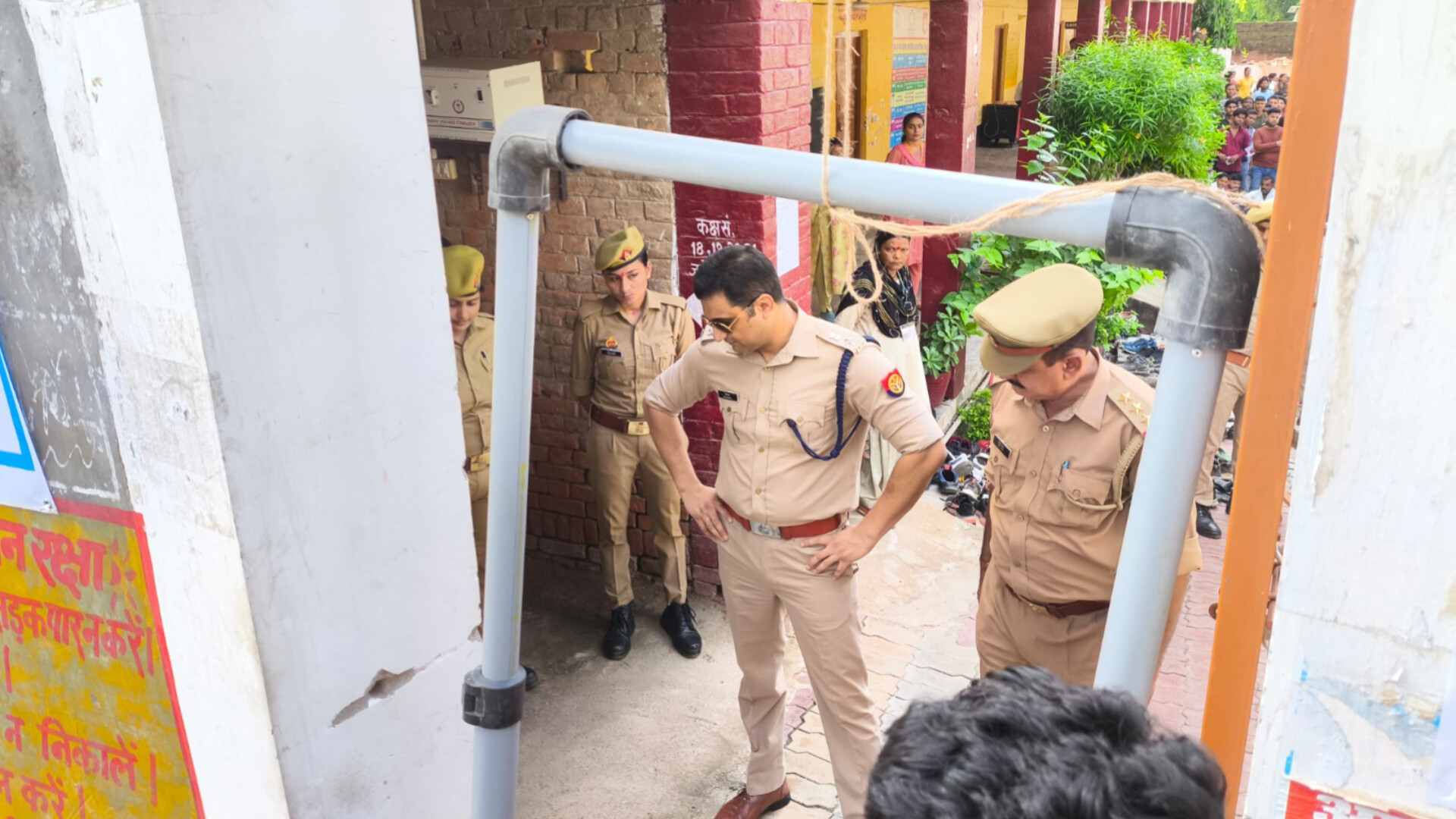 Unnao transfer express of SP एसपी की तबादला एक्सप्रेस, इंद्रदेव उपाध्याय बने चौकी प्रभारी दोस्ती ...