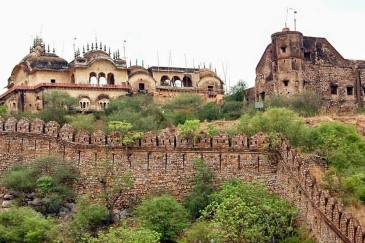 राजस्थान के ‘कुंवारा’ किले से क्यों मायूस होकर लौट रहे पर्यटक? सामने आई ...