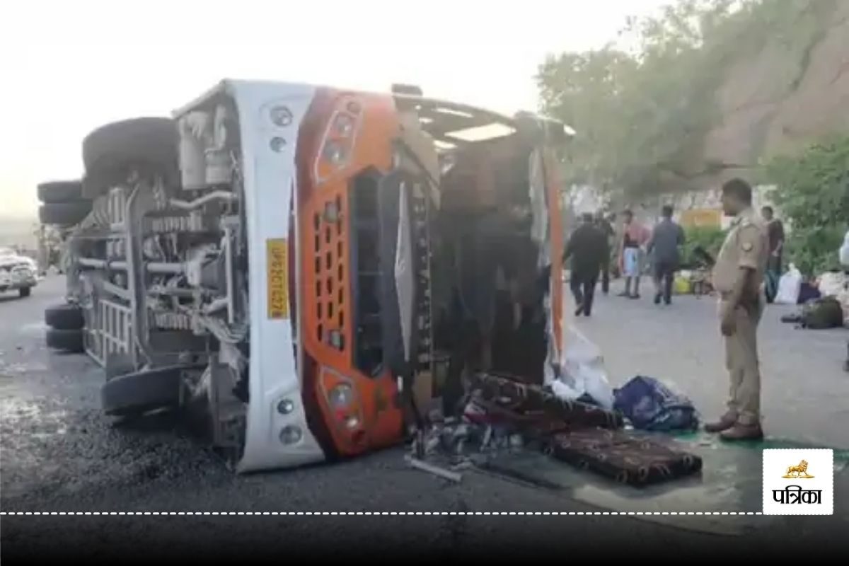 CG Road Accident: छत्तीसगढ़ से गया जा रही श्रद्धालुओं से भरी बस पलटी, 44 लोग घायल, एक की मौत ...