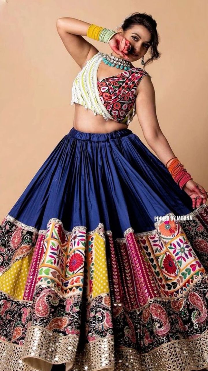 Navratri Special Garba Dress 2024 : डांडिया का जादू 2024 के लिए गुजरात ...