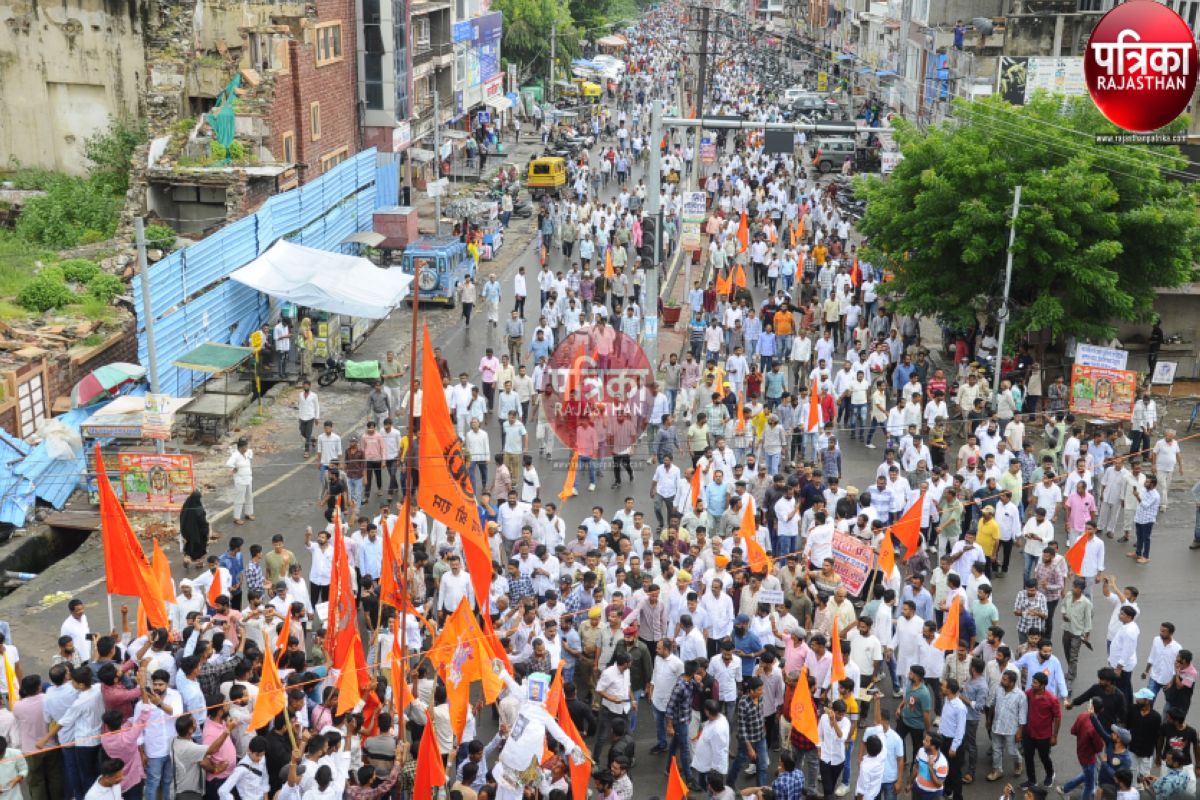 Watch Video : राजपूत समाज उतरा सड़क पर, सांसद और विधायक के खिलाफ जमकर ...