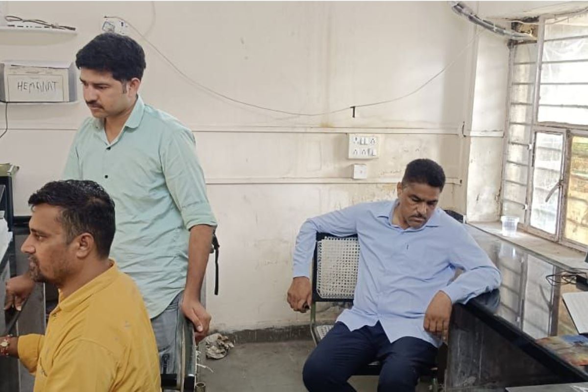 Baran News: बेटे की शादी से पहले रिश्वत लेते पकड़ा गया नायब तहसीलदार, कार्ड बांटने के लिए टली ...