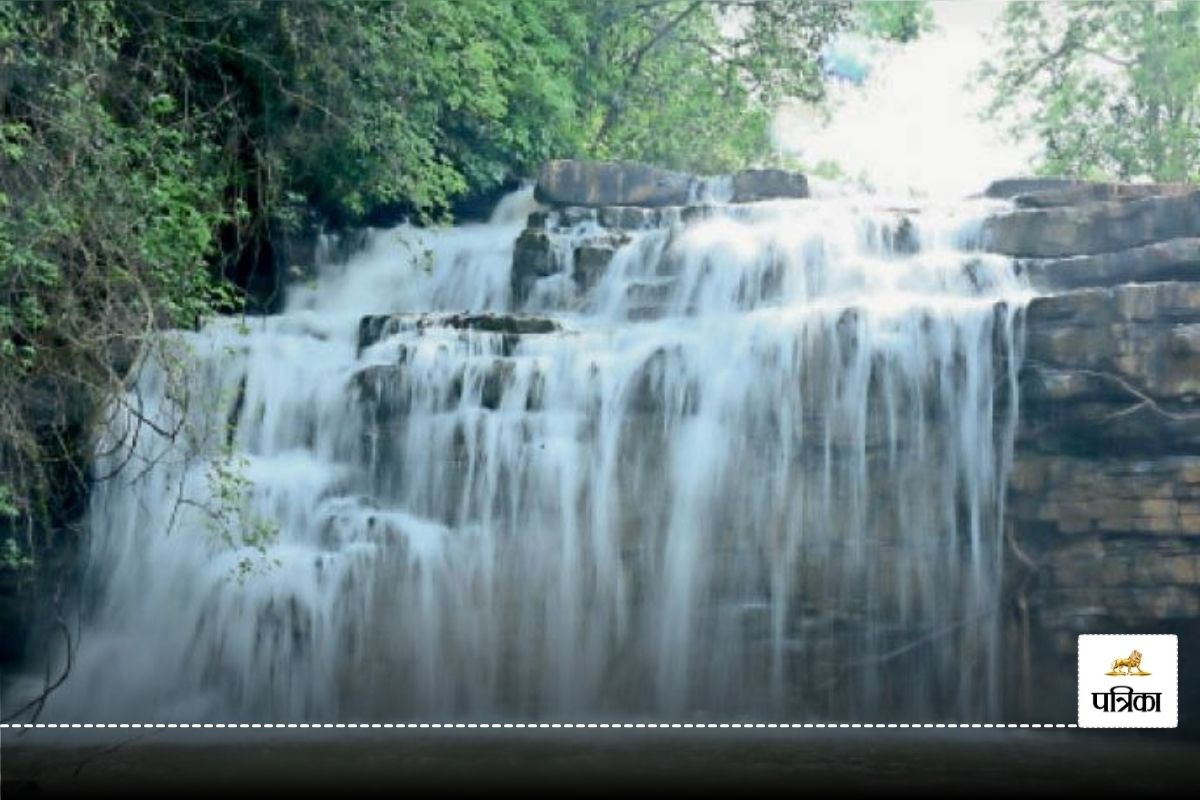 CG Waterfall: श्रीराम ने राक्षस को जहां पत्थर बनाकर छोड़ा, आज वहां है ...