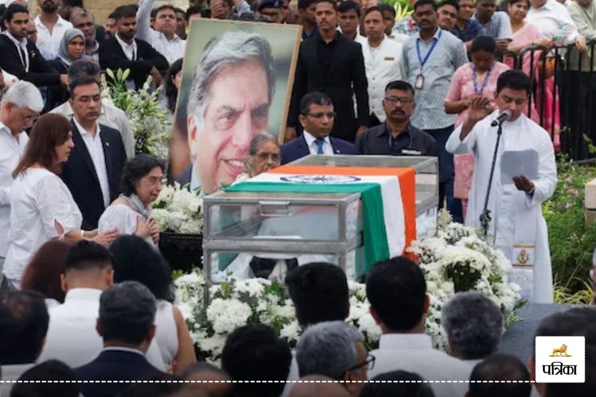 Ratan Tata का आखिरी सफर… श्मशान घर ले जाया जा रहा पार्थिव शरीर ...