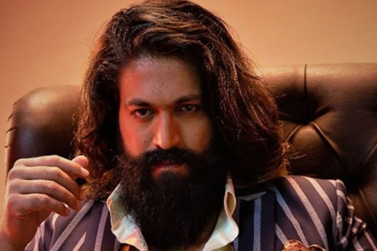 Yash’s latest poster for Toxic released, fans say 2000 crore loading ...