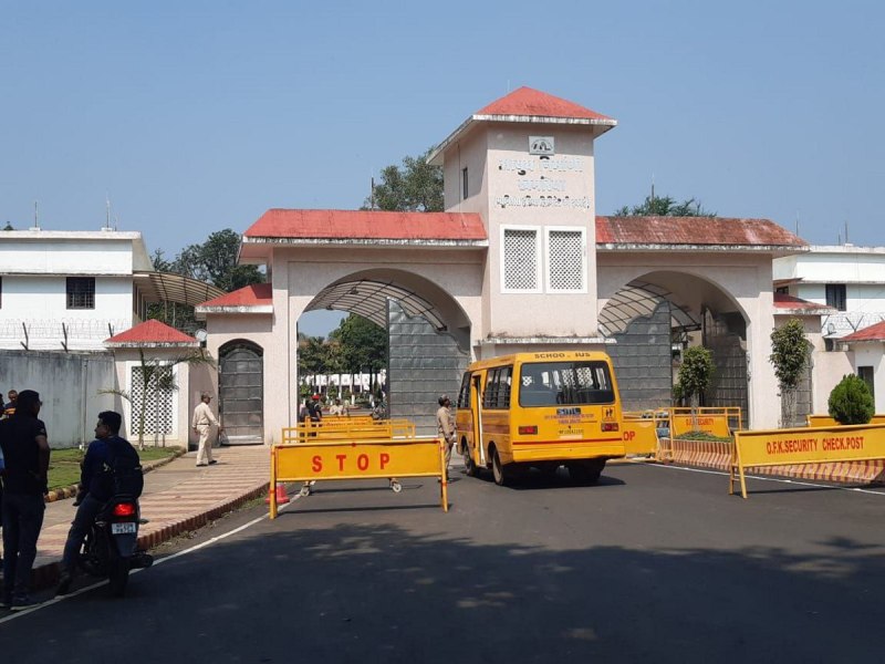 OFK Bomb Blast : मिसाइल से बारूद निकालते धमाका, 2 की मौत, 300 मीटर दूर ...