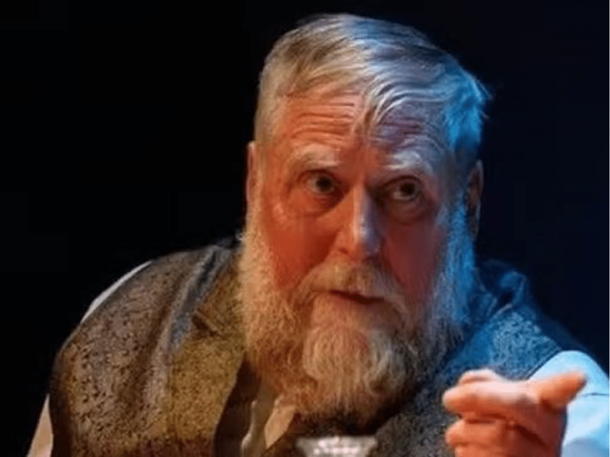 Julien Arnold Death: फेमस एक्टर की स्टेज परफॉर्मेंस के दौरान मौत, जीते ...