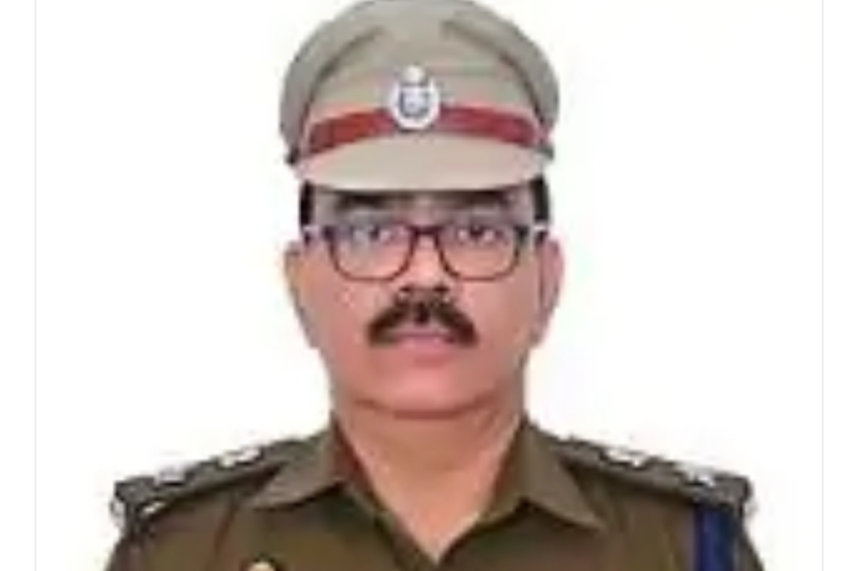 Ballia Police News: बलिया एसपी बनाए गए डॉक्टर ओमवीर सिंह, विक्रांत वीर होंगे देवरिया के एसपी ...