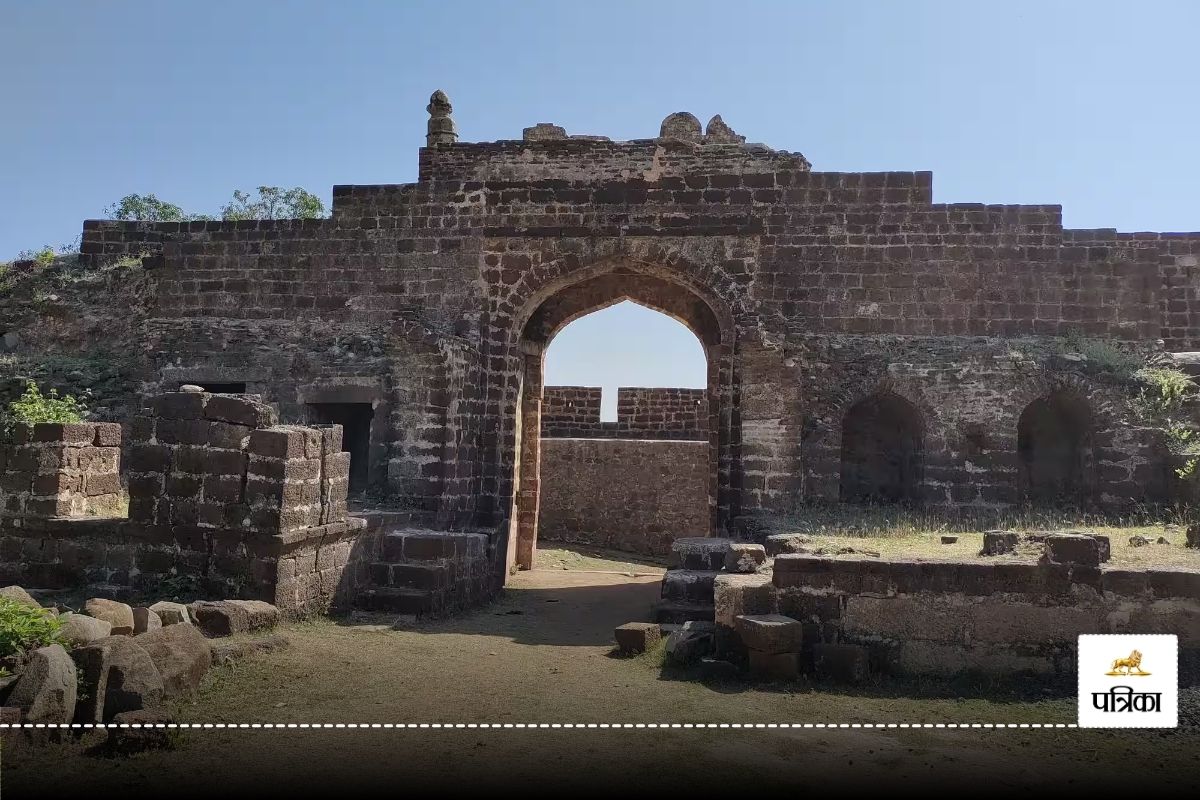 CG Fort-Palace: छत्तीसगढ़ के राजशाही महल और अद्भुत किले… जिसे देखने को ...