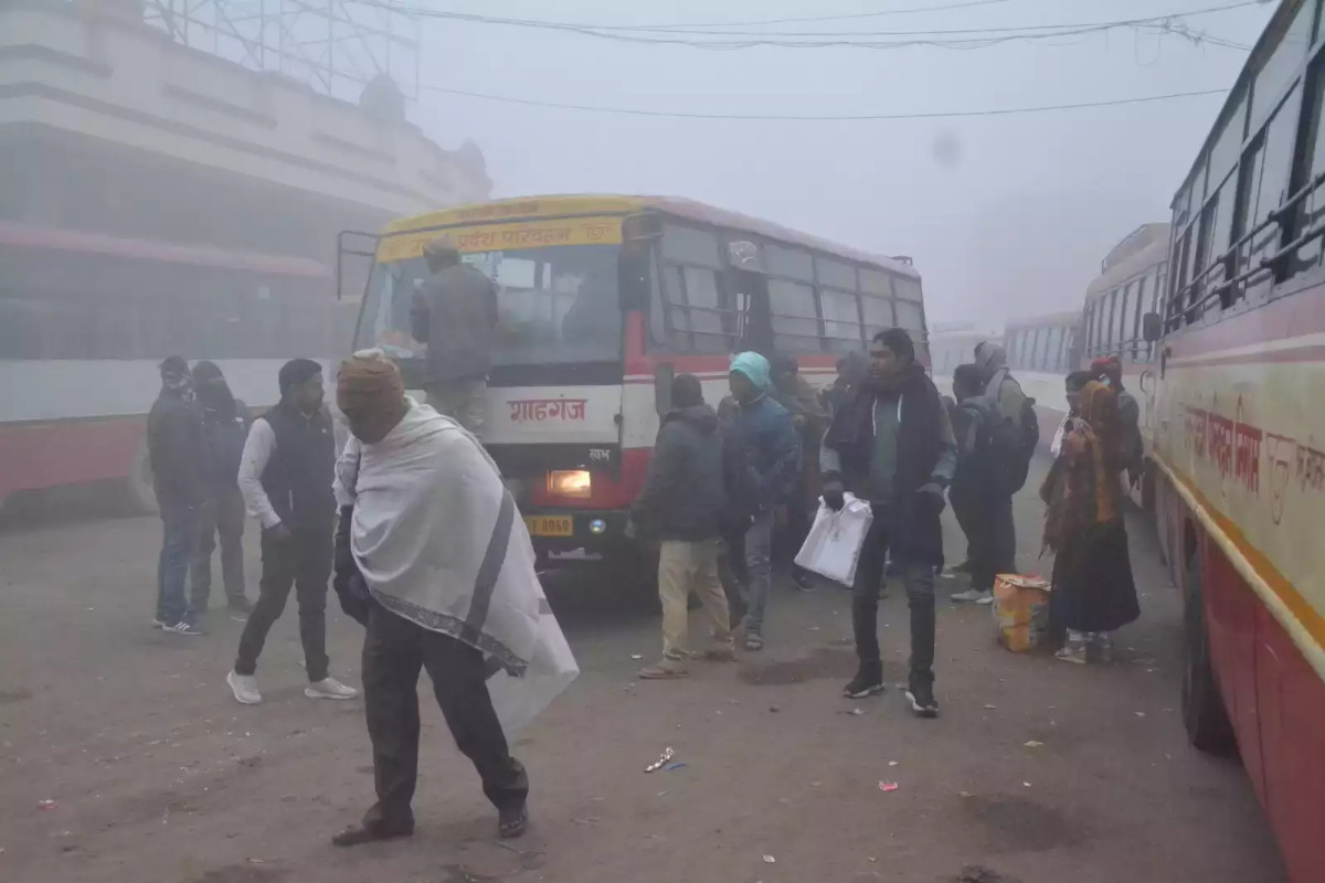 UP Roadways: ठंड में यात्रियों की कमी से कई बसें रद्द: रोडवेज को हो रहा भारी नुकसान | UP ...