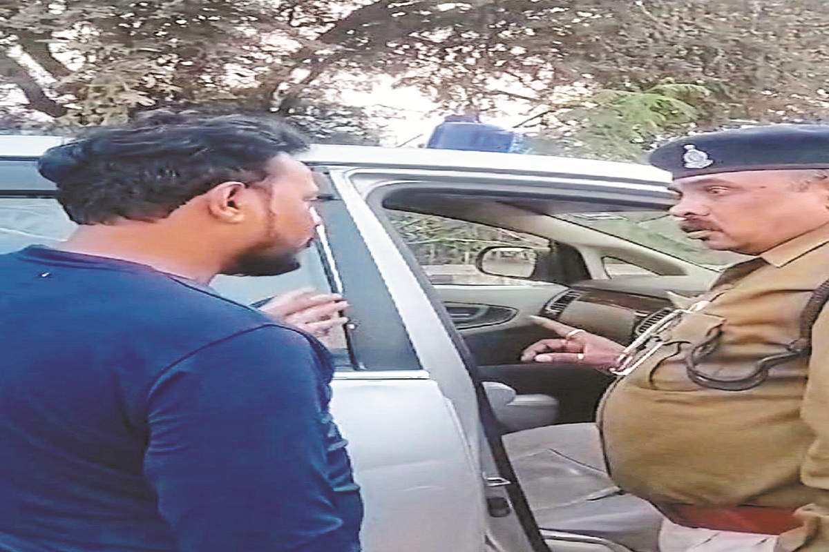 CM Arun Sao: डिप्टी सीएम की सुरक्षा में बड़ी चूक, काफिले के बीच में घुस गई नीली बत्ती वाली गाड़ी ...