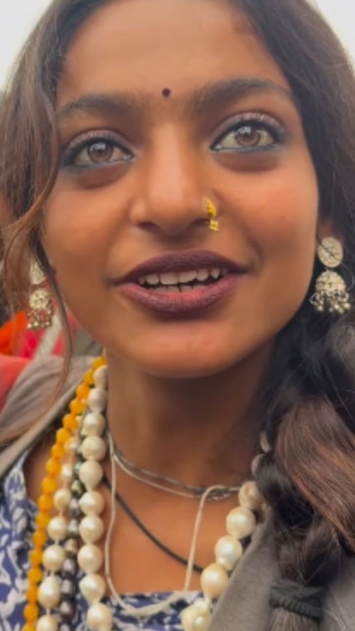 महाकुंभ में वायरल हुई मोनालिसा, नशीली आंखें बनी इंटरनेट पर सनसनी ...