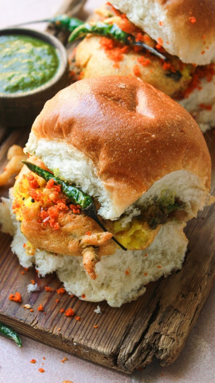 मुबंई स्ट्रीट स्टाइल वड़ा पाव की झटपट रेसिपी | Vada Pav Recipe