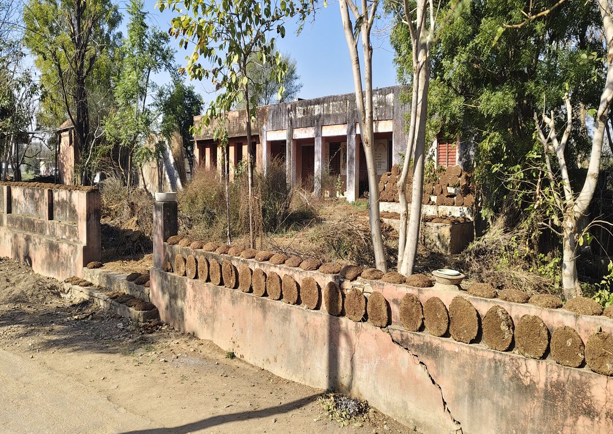 जहां कभी नन्हें-मुन्नों की गूंजती थी किलकारियां, अब अतिक्रमण होने से ...