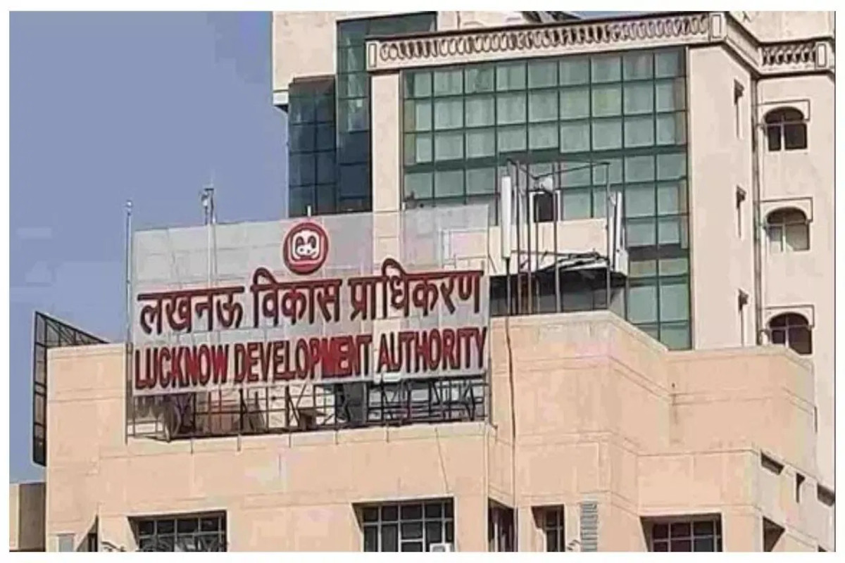 LDA में 26 इंजीनियरों पर गिरेगी गाज! लखनऊ में 800 फ्लैटों पर बुलडोजर के ...
