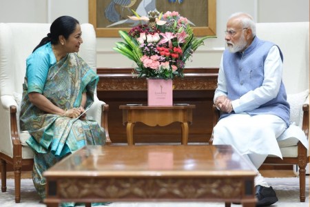 दिल्ली बजट की तैयारी बैठक से पहले PM मोदी से मिलीं CM रेखा गुप्ता ...