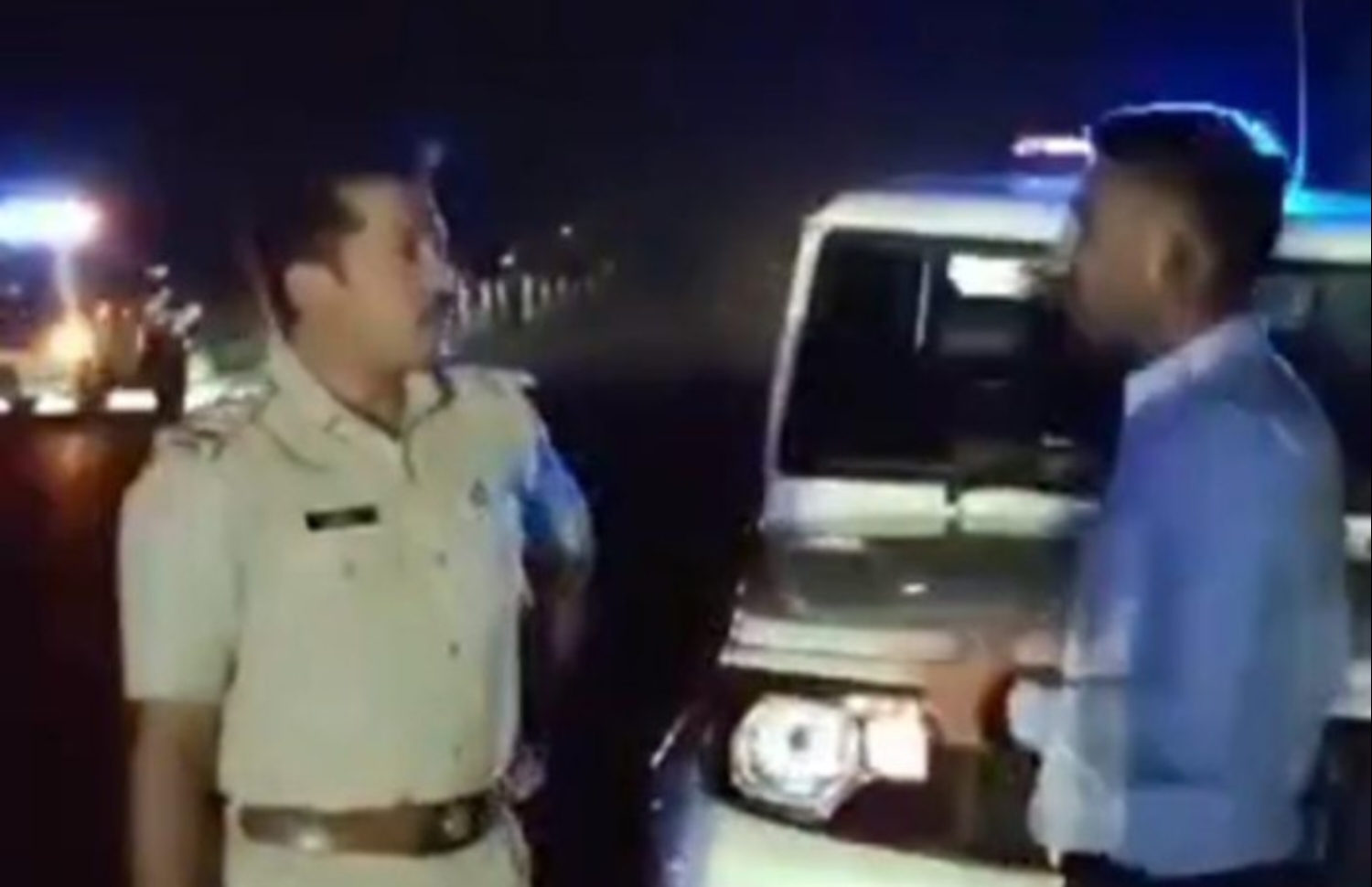 पाटण : चाकू दिखाकर आंगडि़या कर्मचारी से बाइक सवार ने 26 लाख लूटे | Bike ...
