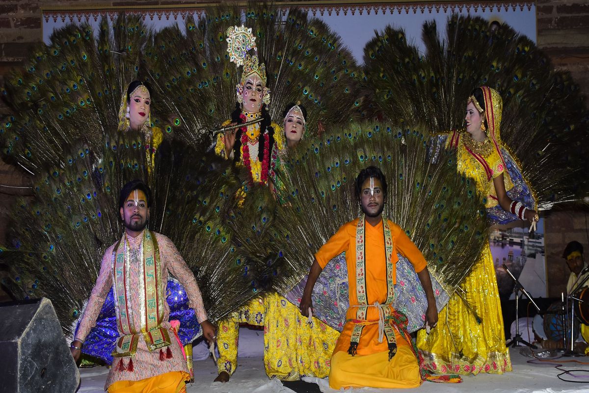 बृज की रास और चरकुला नृत्य ने बिखेरा सांस्कृतिक रंग | Brij's Raas and ...
