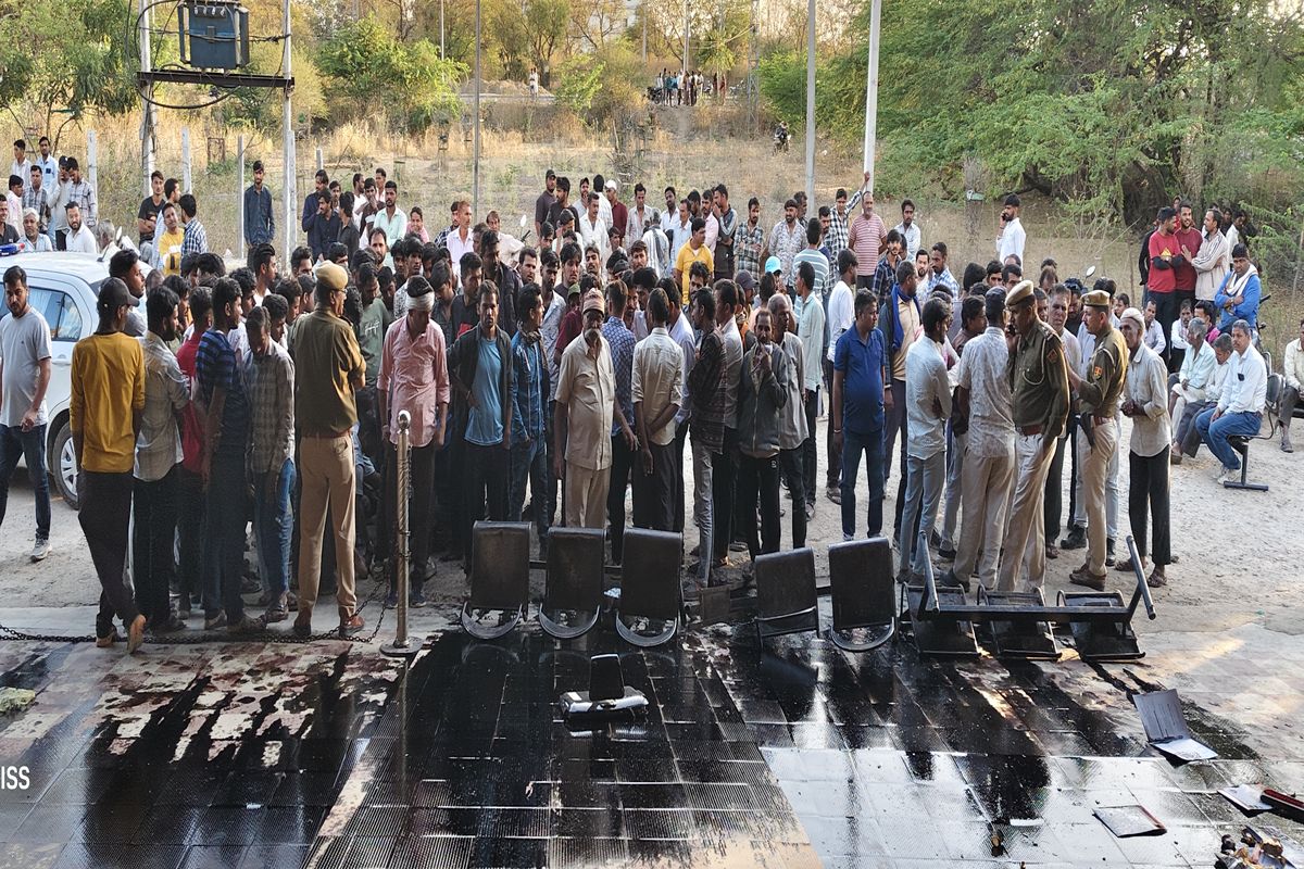 अब यहां मरीज की गलत इलाज से मौत का मामला गर्माया, मरीज के परिजनों ने की ...