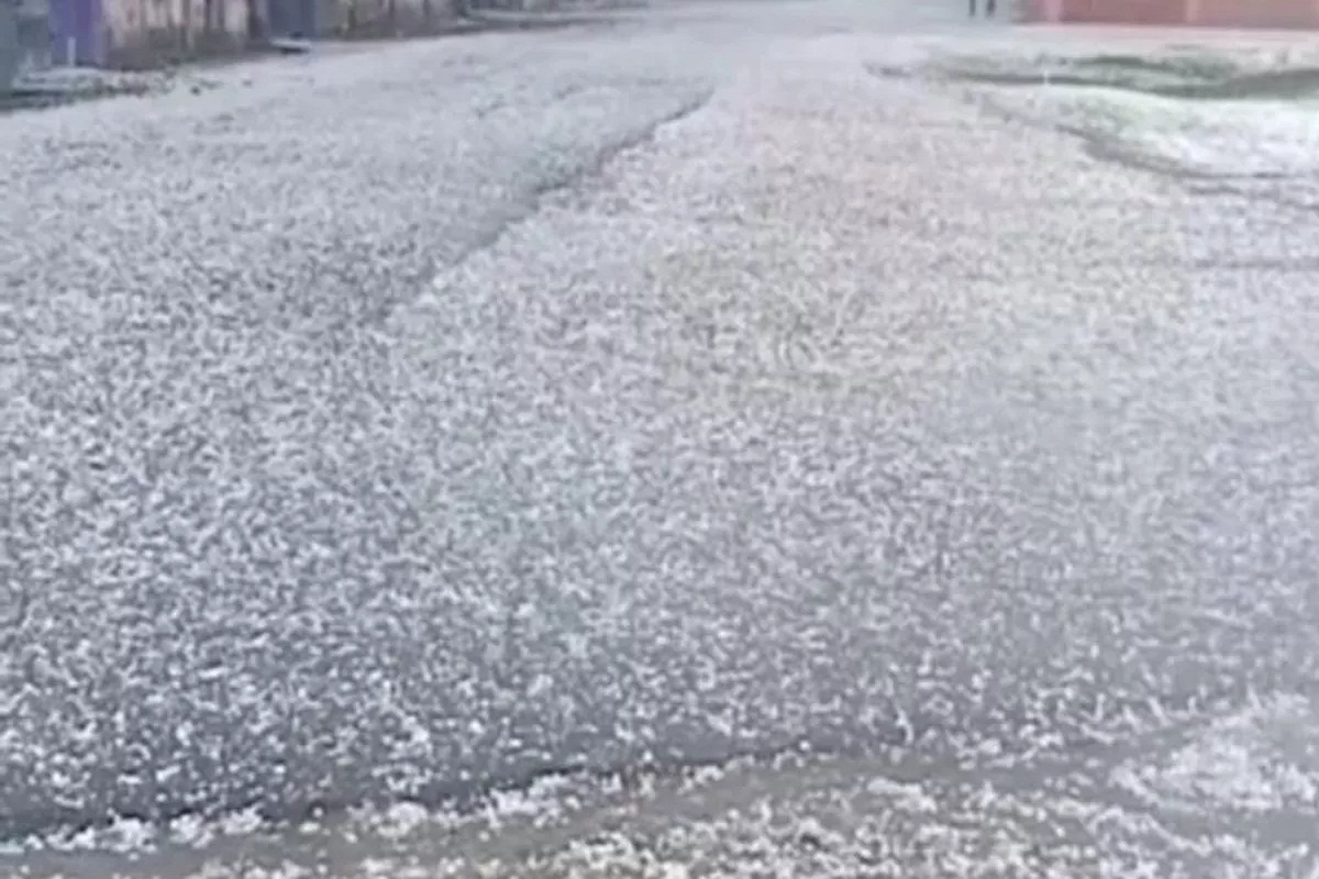 CG Weather Update: बलरामपुर में बारिश के साथ गिरे ओले, गरज-चमक के साथ ...