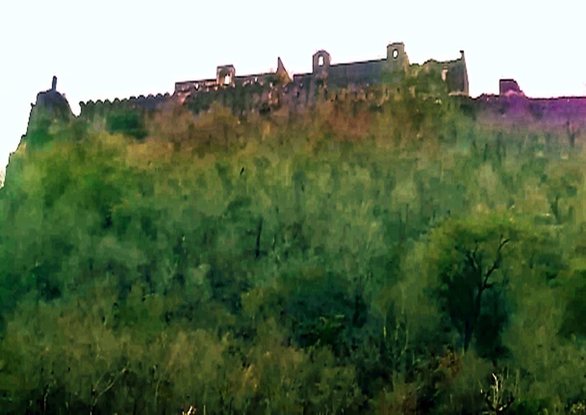 ऐतिहासिक विरासत टहला दुर्ग हो रहा बदहाल, जिम्मेदार नहीं दे रहे ध्यान