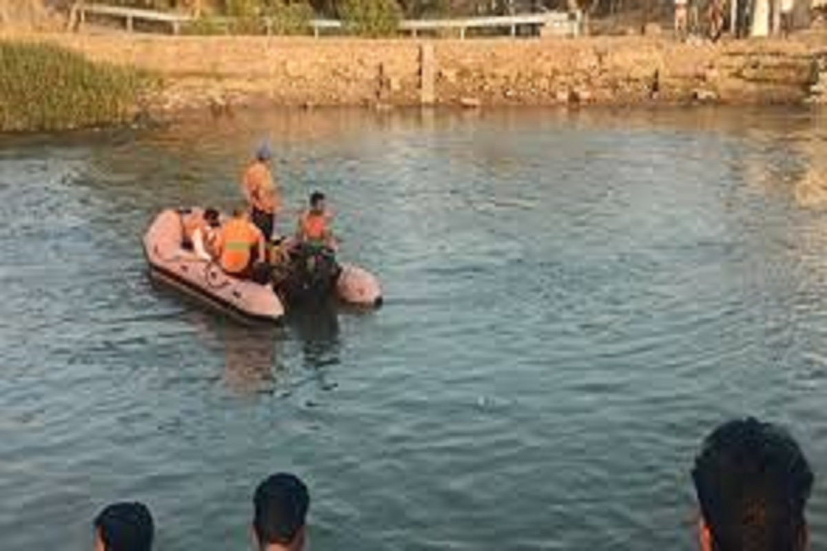 CG News: तांदुला नहर डूबे मंत्रालय के दो कर्मचारी, तलाश में जुटी SDRF की टीम | Patrika News ...