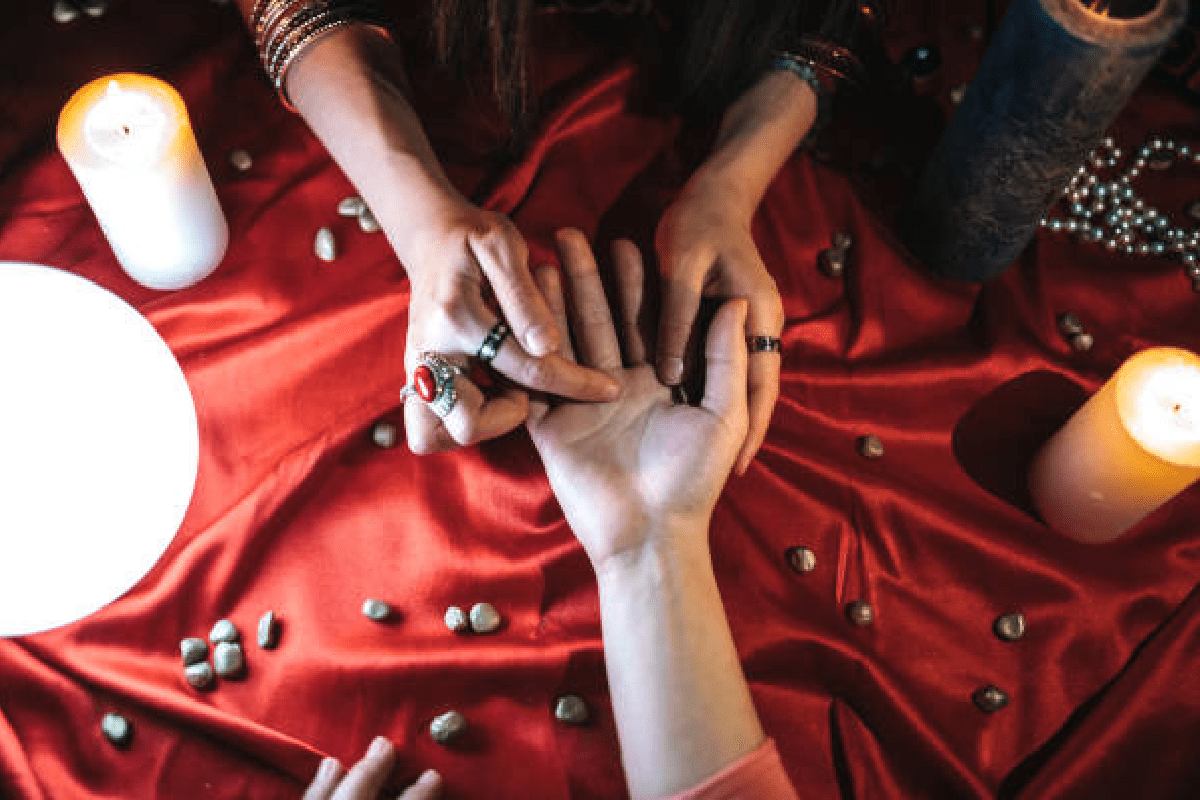 Palmistry Reading, Jeevan Rekha: जीवन रेखा पर है क्रॉस का निशान तो कर ...