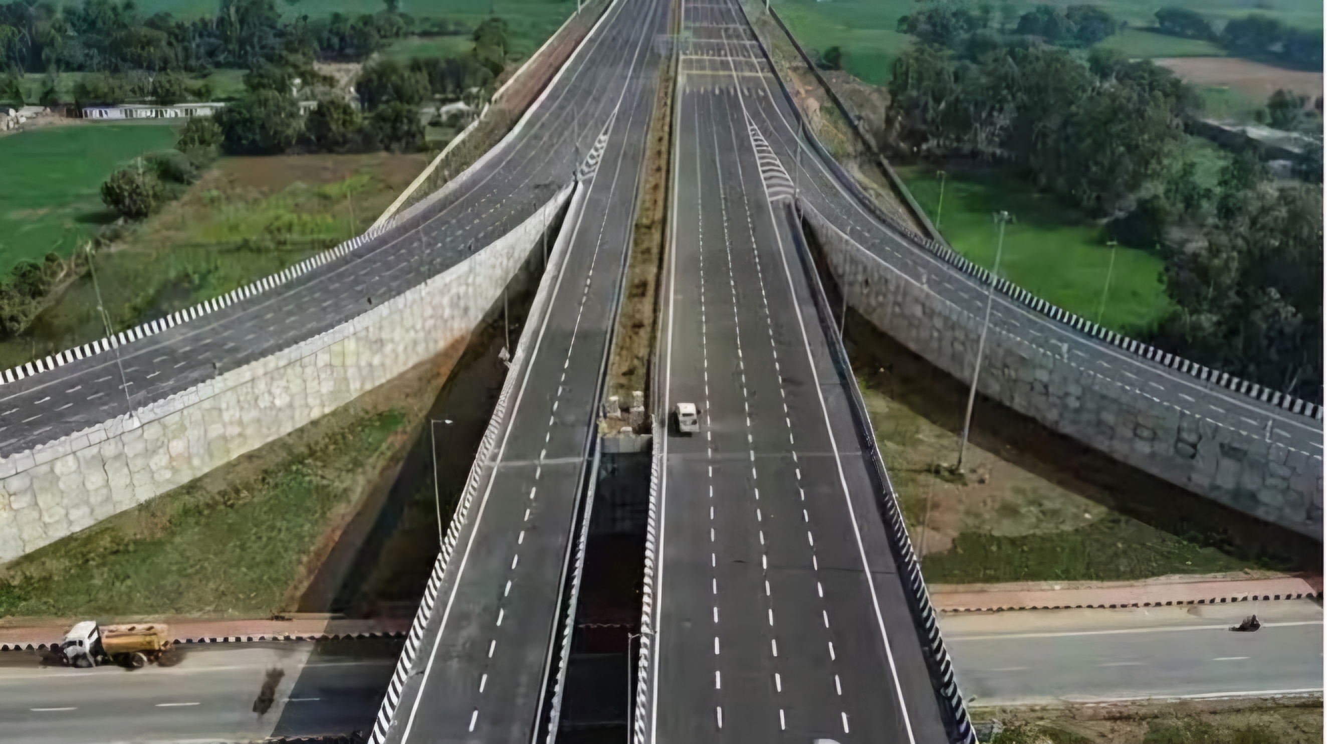 UP Expressway: यूपी के पांच जिलों को गति देगा 22,400 करोड़ की लागत से ...