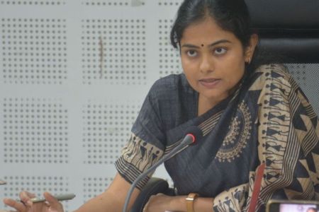 Alwar: कलक्टर पर बढ़ता जा रहा कार्यभार, 4 विभागों का बनाया प्रशासक, इन ...