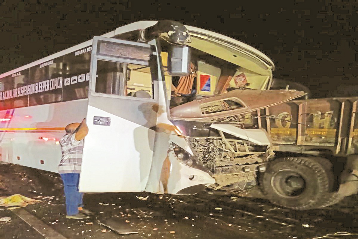 CG Accident: 10 घंटे में 3 सड़क हादसे, 4 लोगों की हुई मौत, आठ यात्री हुए घायल | Patrika News ...