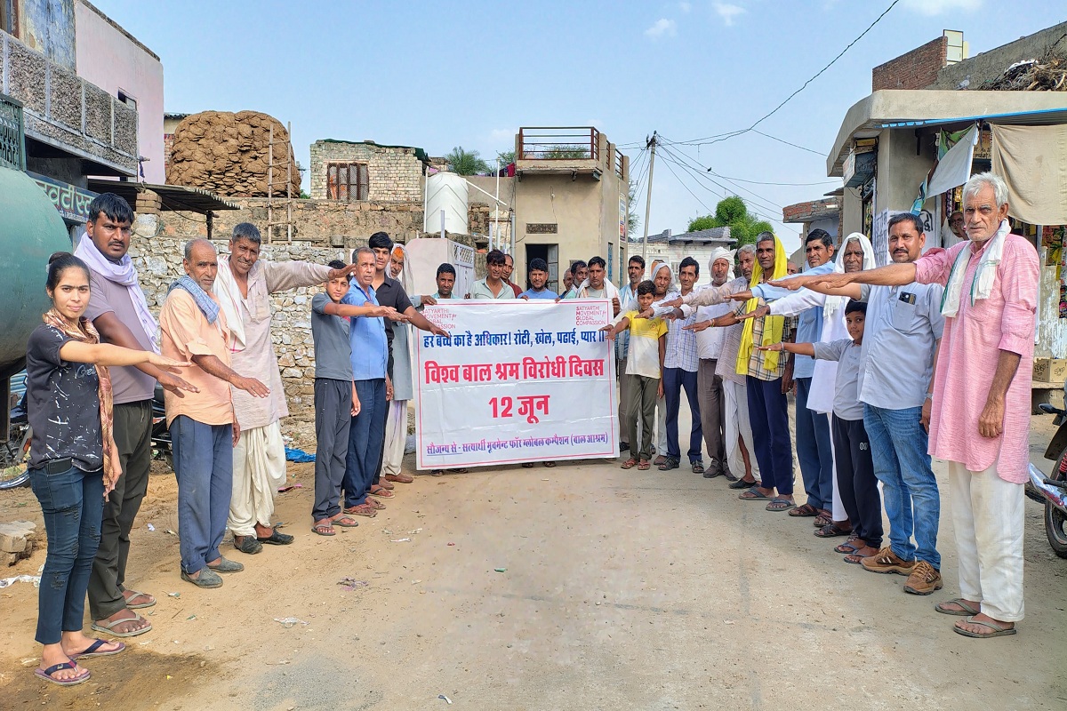 Bal Shram : बचपन को बोझ से नहीं, शिक्षा से सजाएंगे, बाल मित्र गांवों ने ...