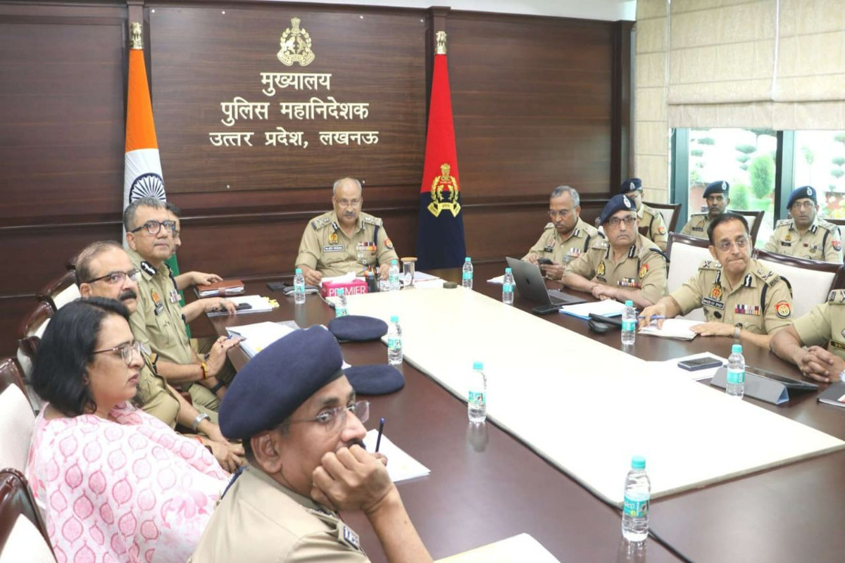 UP के नवनियुक्त DGP ने की पहली बड़ी समीक्षा बैठक, वीडियो कॉन्फ्रेंसिंग के जरिये दिए कानून ...