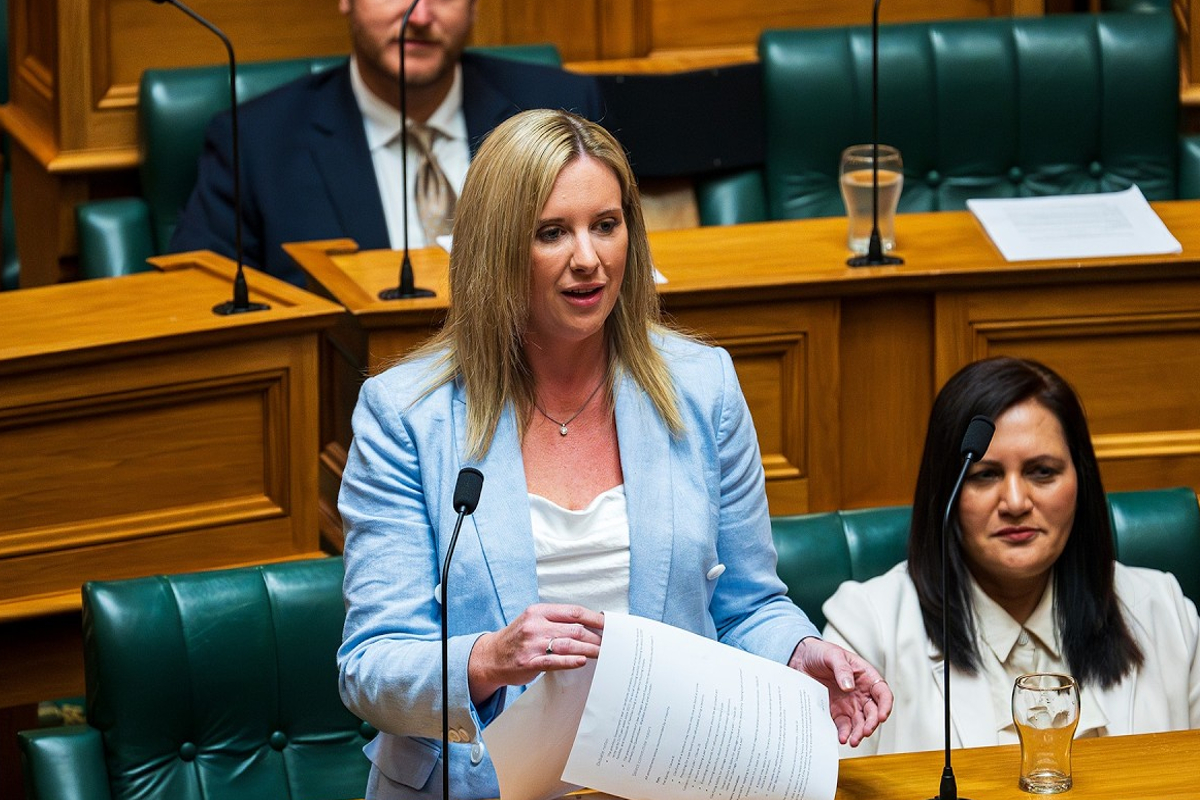 सांसद ने संसद में दिखाई अपनी AI न्यूड इमेज, डीपफेक खतरे पर उठाए गंभीर सवाल | Patrika News ...