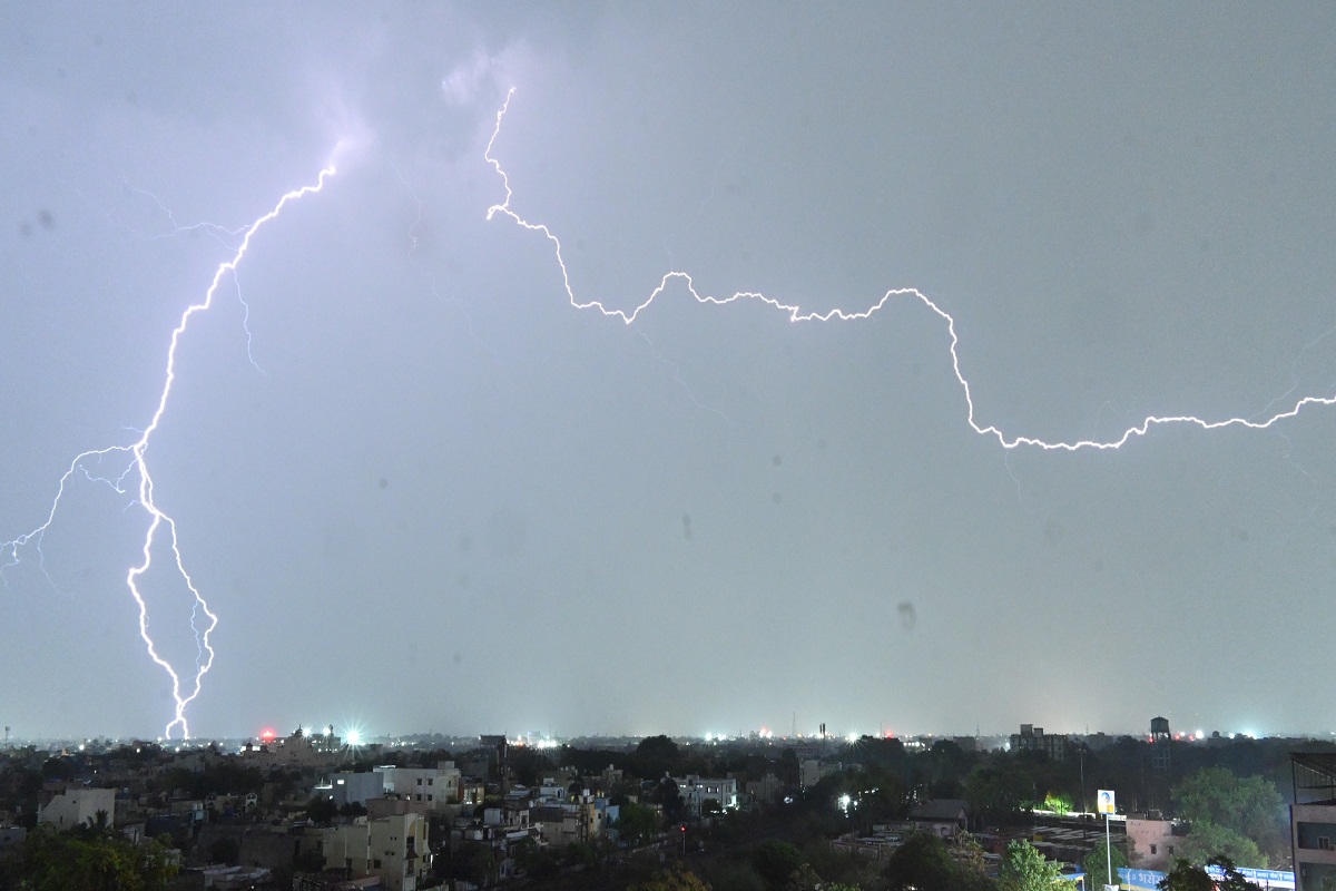 CG Monsoon 2025: मौसम ने ली करवट! आज कई इलाकों में बारिश-अंधड़ के आसार, जानें किन जिलों में होगी ...